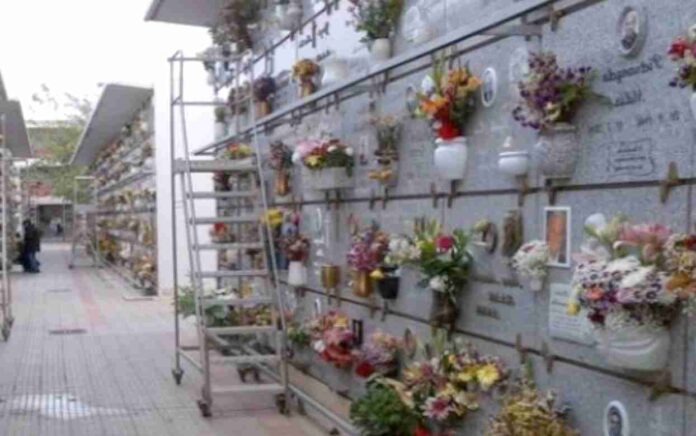 Cimitero di Venezia: "Scale pesantissime, stavo cadendo sui sassi". Lettere
