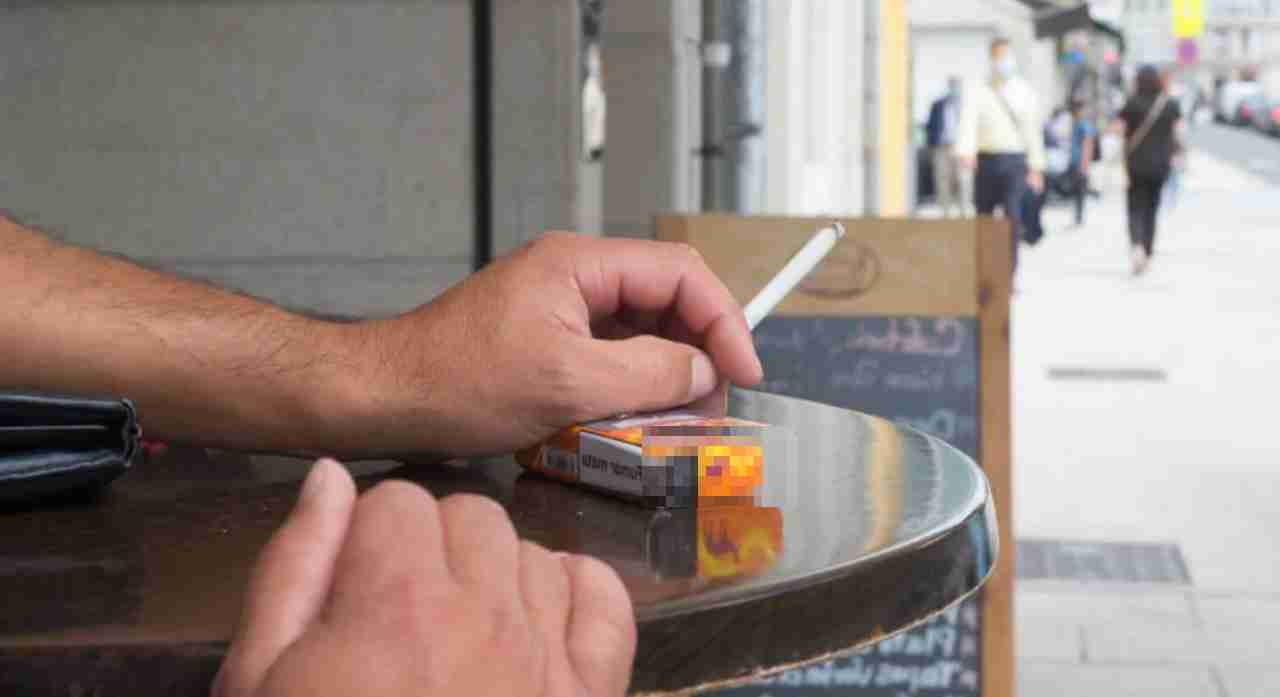 Nuova stretta contro il fumo: si va verso il divieto anche all'aperto Nuova stretta contro il fumo: si va verso il divieto anche all'aperto