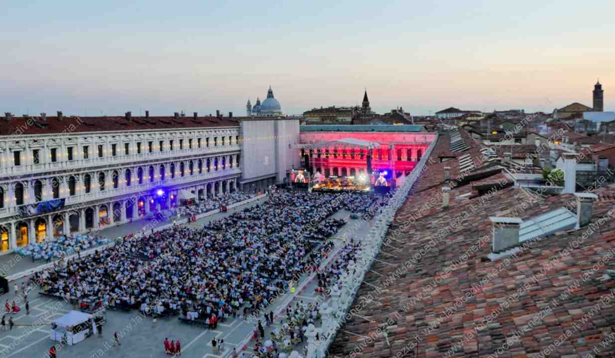 I Pooh in concerto a Venezia: festa per la musica e per la città (VIDEO)