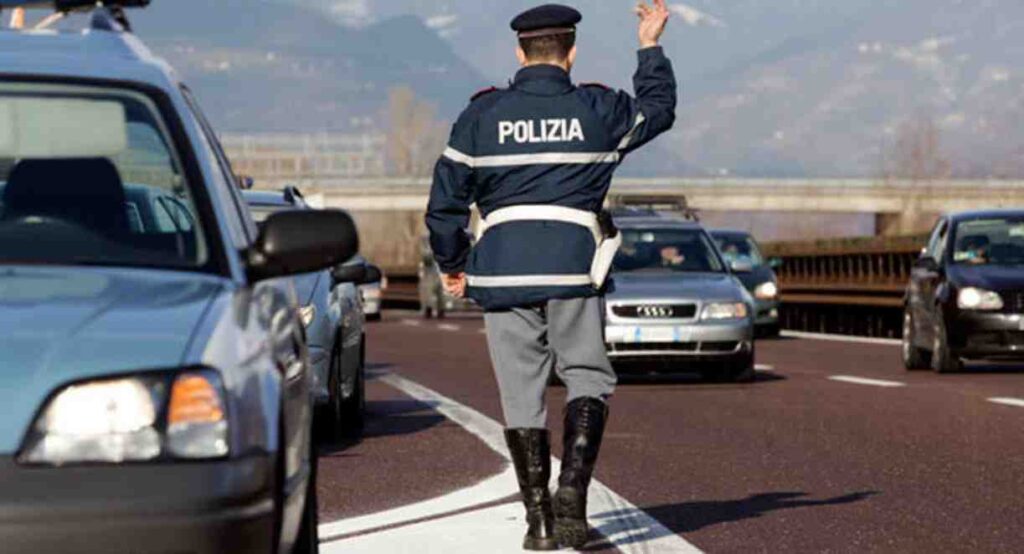 Polstrada ferma auto in A4: alla guida 14enne Polstrada ferma auto in A4: alla guida 14enne