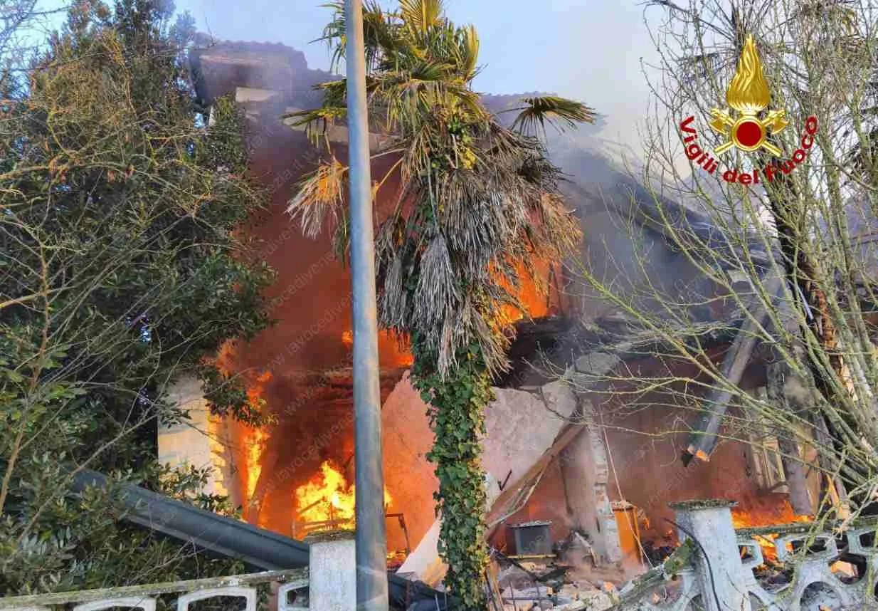 Fuga di gas: esplode una casa nel veneziano, suocera e nuora all'ospedale