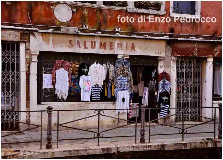 "Venezia addio". Le immagini emblematiche. Di Enzo Pedrocco