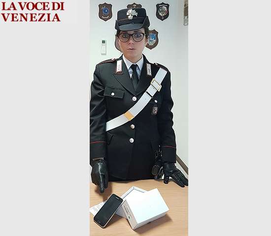 Marcon, tenta di restituire al negozio uno smartphone tarocco. Denunciato