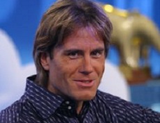 JIMMY GHIONE PICCHIATO durante servizio di Striscia