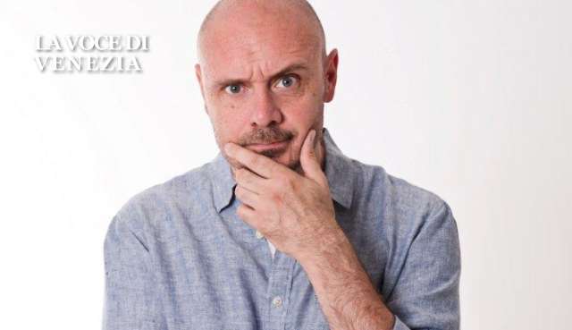 Leonardo Manera festeggia il capodanno con il pubblico al Teatro Corso